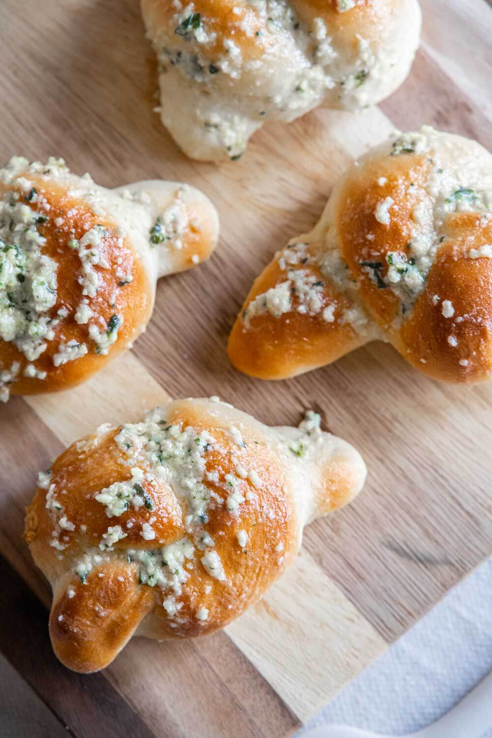Super Easy Garlic Knots Recipe with Fresh Herbs and Parmesan - Twelve ...